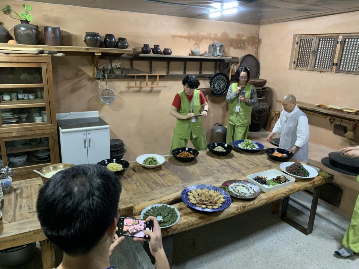 A Cooking Class with Jeong Kwan the Buddhist temple monk from Netflix ...